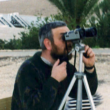 Orthodox Jew Who Sights the New Moon - NehemiasWall.com